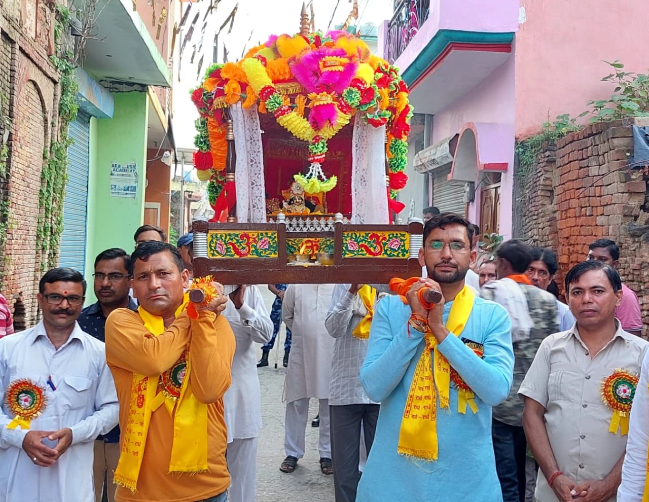 Shri Krishna Janmashtami Processions Taken Out With Bands - Saharanpur News - बैंड बाजों संग ...