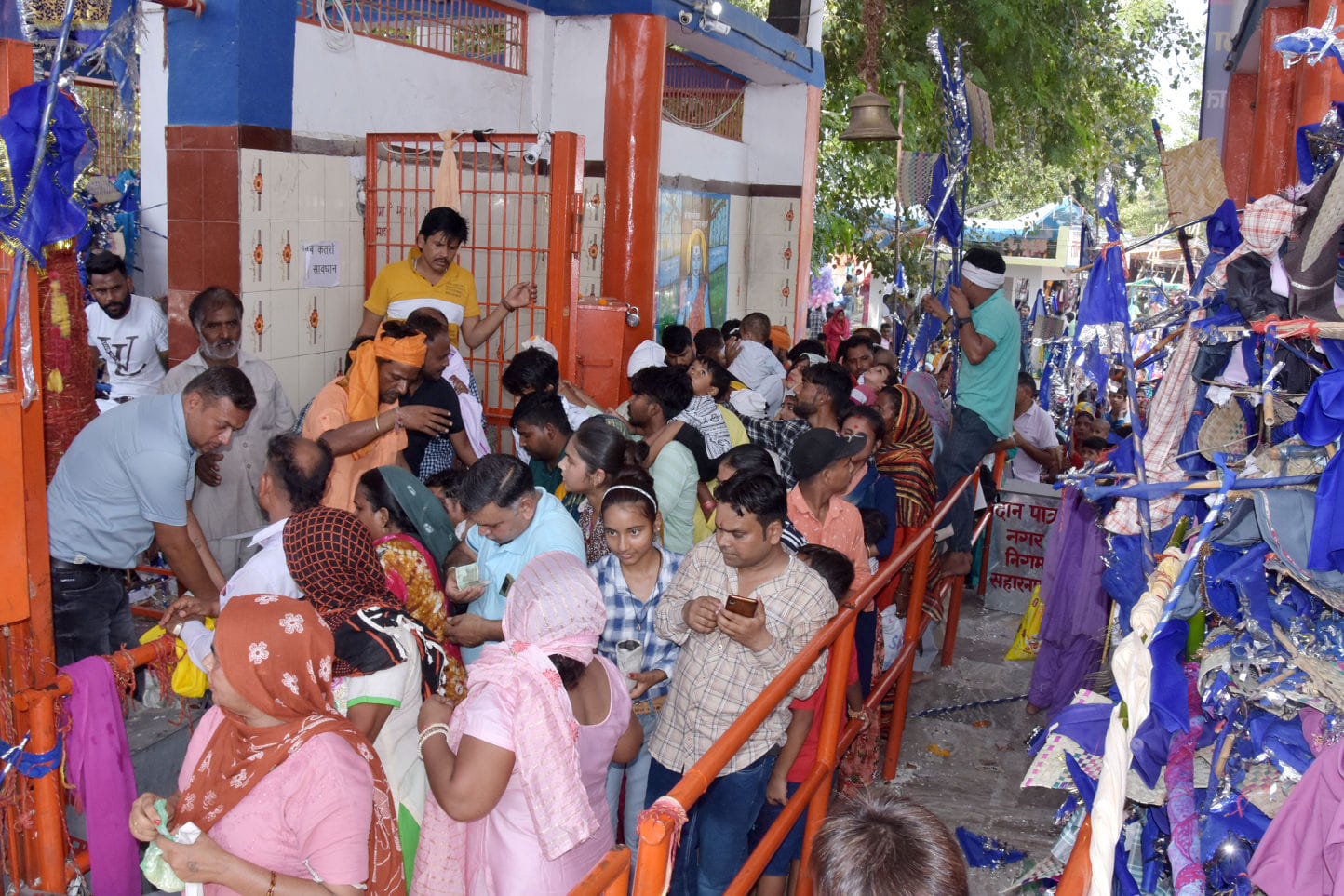 26 Sticks Arrived With Drums, Flood Of Faith - Saharanpur News - ढोल ...