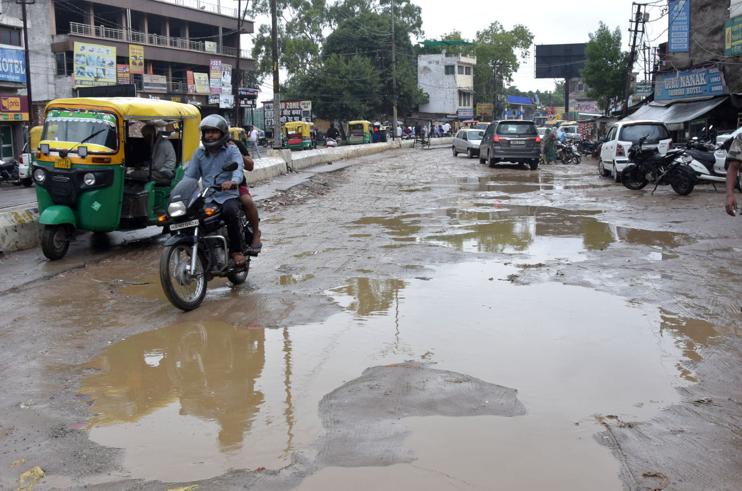Temperature Dropped Due To Rain, Waterlogging And Mud Became Trouble In ...