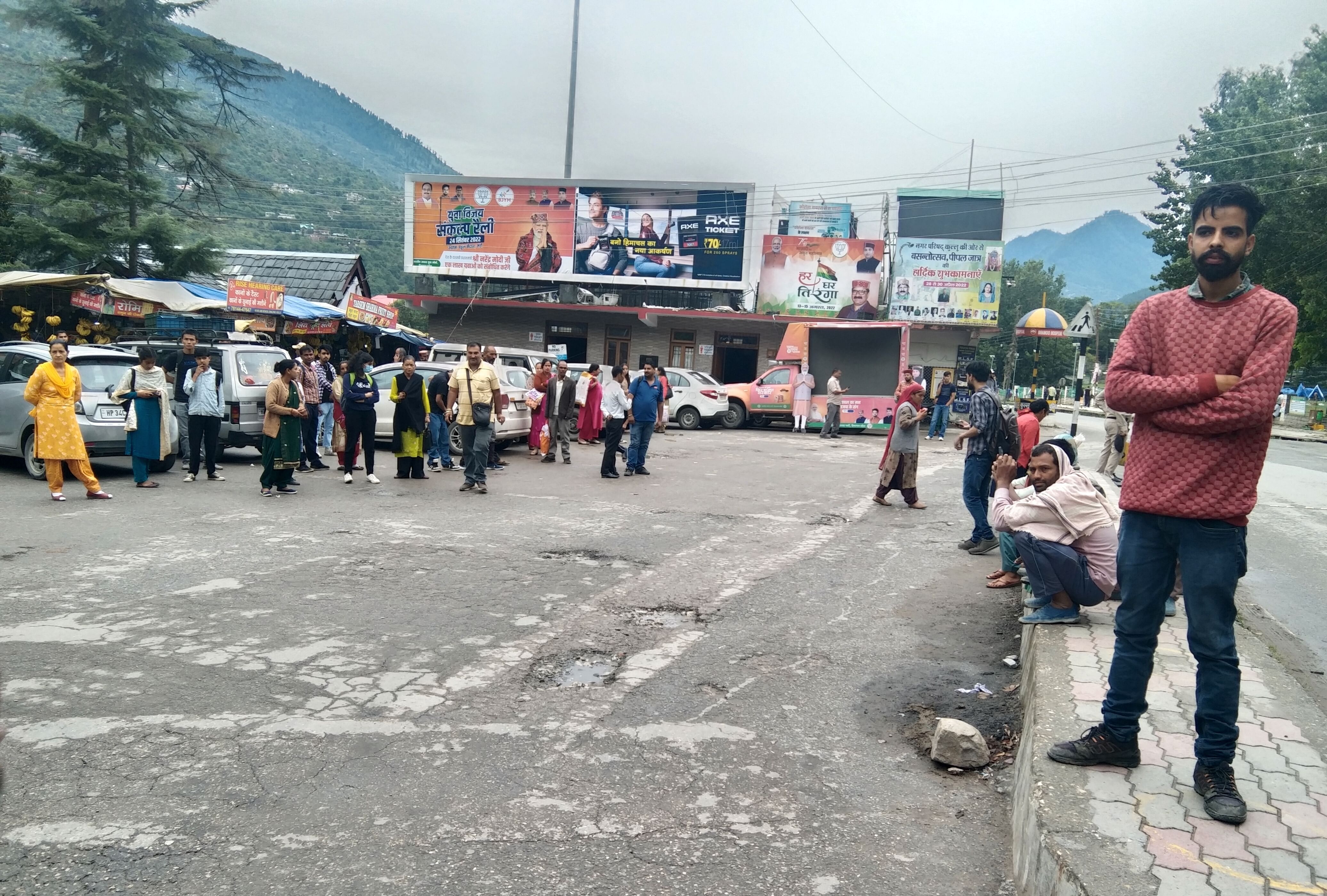 Buses In Modi Rally, Passengers Upset At Manali Bus Stand - Kullu News ...