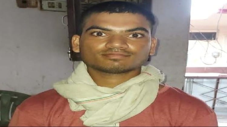 दो जोड़ी कपड़े... खाली है जेब:उत्तर भारत के भ्रमण पर पैदल निकला ...