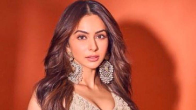 ट्रेडिशनल ड्रेस में रकुल प्रीत की कातिलाना अदाएं