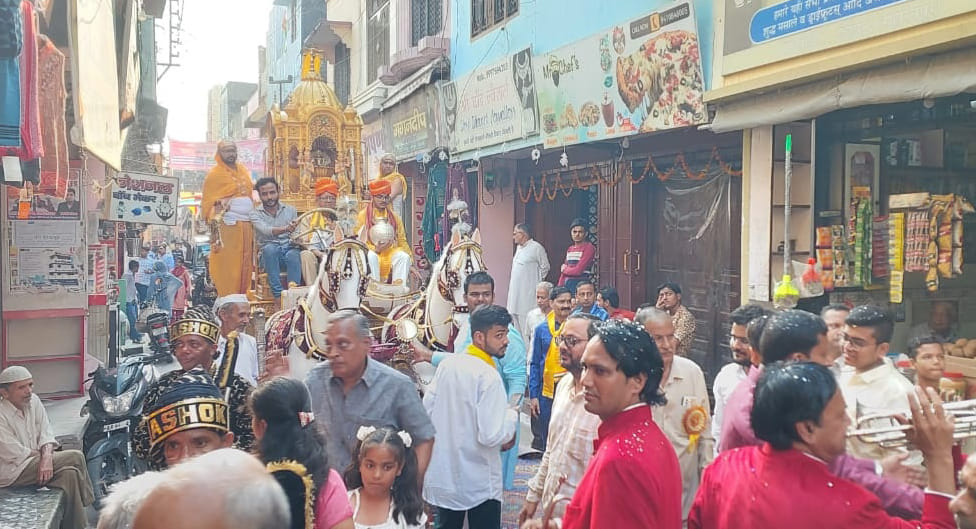 Golden Rath Yatra Taken Out On The Nirvana Festival Of Lord Mahavir ...