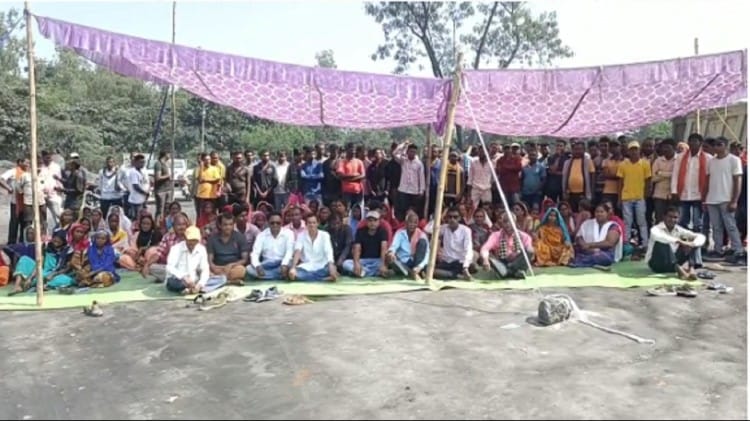 Korba:मानिकपुर खदान में ठप हुआ कोयला परिवहन, रोजगार की मांग को लेकर सात ...