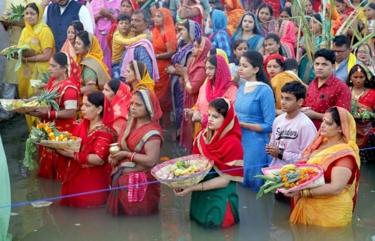 A Flood Of Faith Gathered At Belha Devi Ghat, The Honeymooners Demanded ...