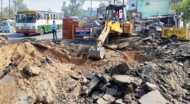 Construction Of Gol Chowk Begins In Ujhani, Kalyan Singh's Statue Will ...