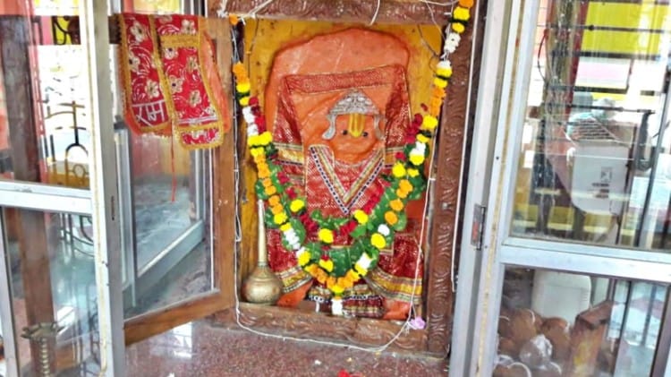 Damoh: इमली वाले हनुमान जी...पांच मंगलवार हाजिरी लगाने से सभी ...