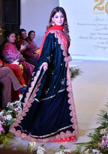 फैशन डिजाइन अमन संधू की क्लेक्शन को रैंपवॉक में दिखाया - Fashion ...