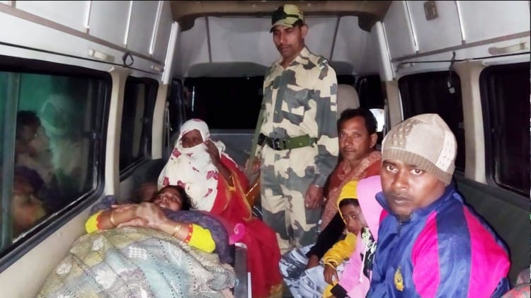 Bsf:देवदूत बने बीएसएफ के जवान, घायल महिला को अस्पताल पहुंचाया, कराया ...