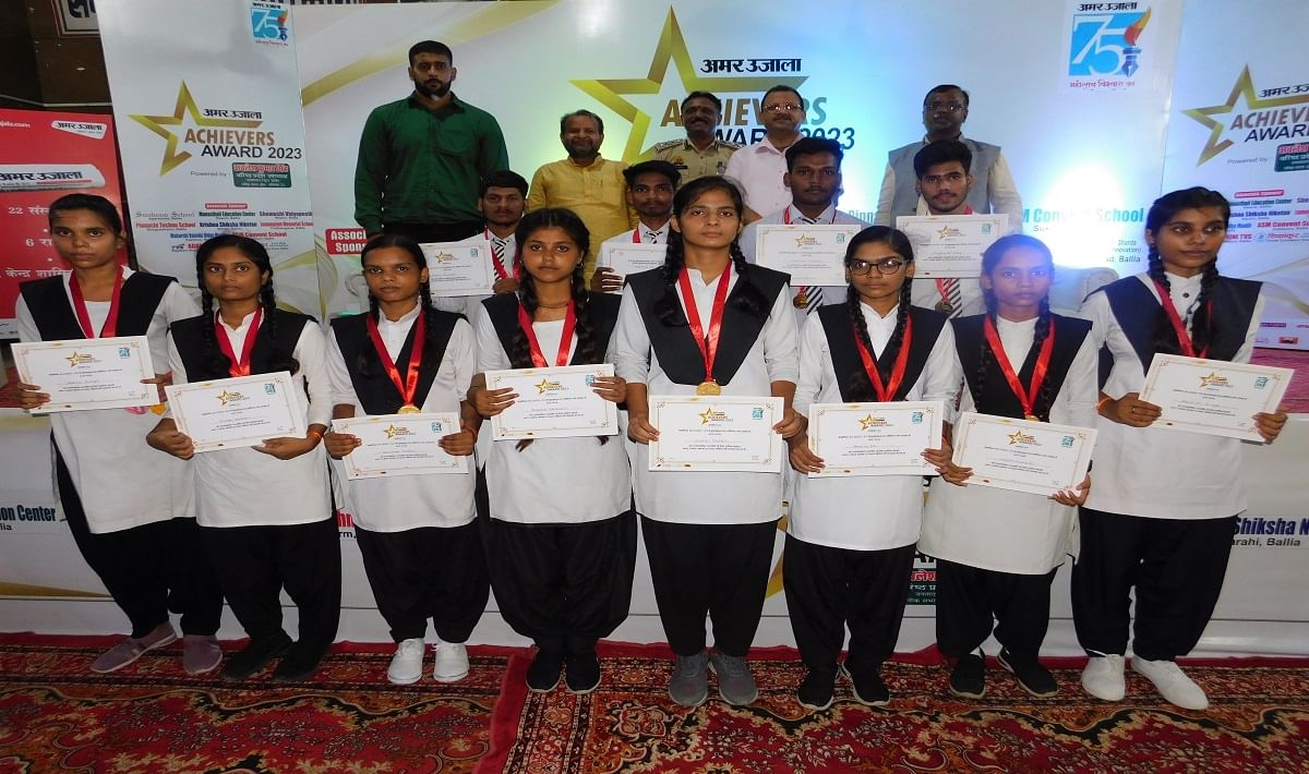 Toppers Got Honor And Smile Came On Her Face Dm Of Ballia Boosted ...