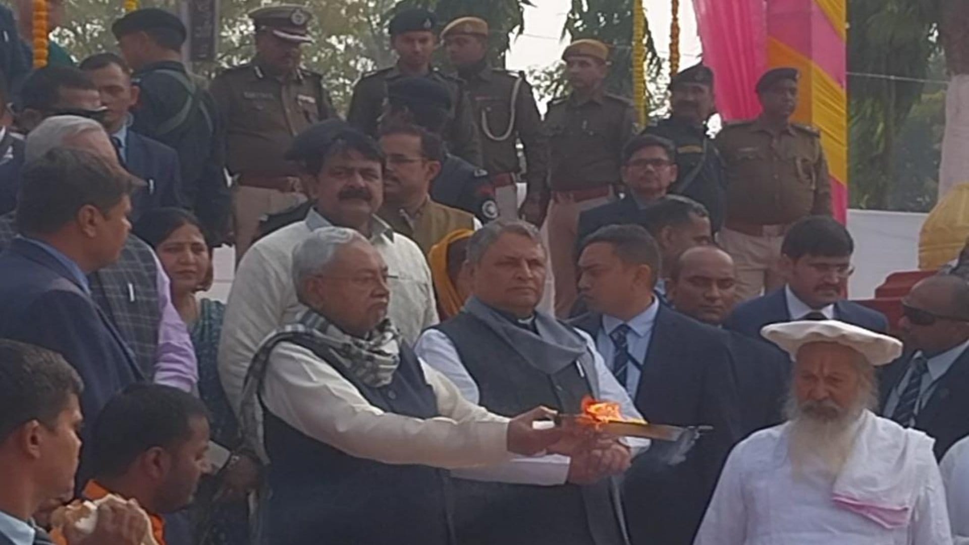 Bihar:सीएम नीतीश ने देकुली धाम-पुनौरा धाम परिसर के विकास कार्यों का ...