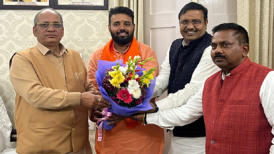 Sp Leader Narendra Suryavanshi And Rld Leader Rahul Sharma Join Bjp - Amar Ujala Hindi News Live ...