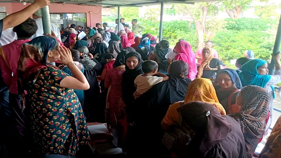 Jn Medical College:न नब्ज देखी, न ही लगाया आला, बस दवा का पर्चा लिख ...