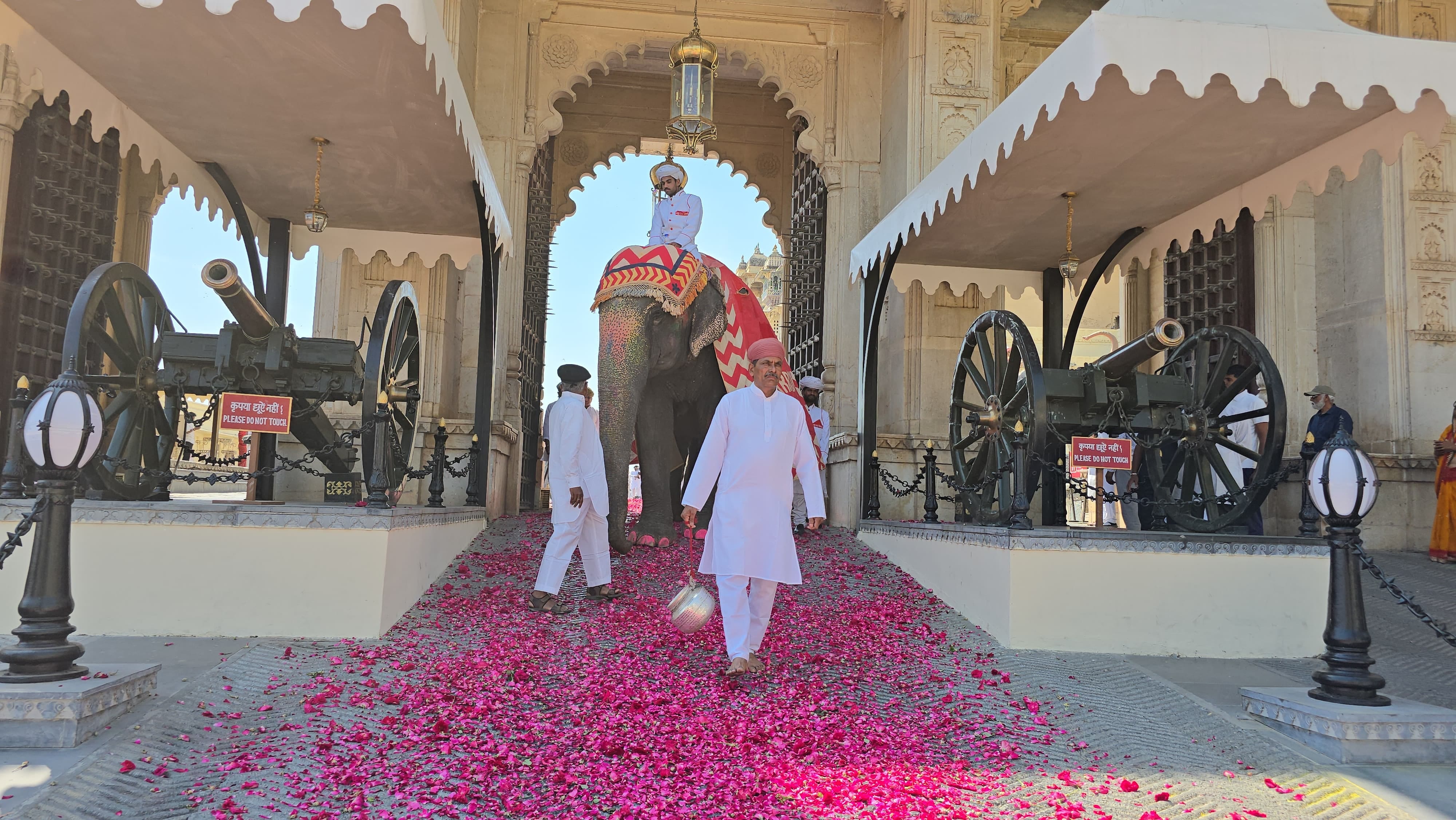 Arvind Singh Mewar Funeral Live:लक्ष्यराज सिंह ने दी पिता को मुखाग्नि, महासतिया में किया गया ...