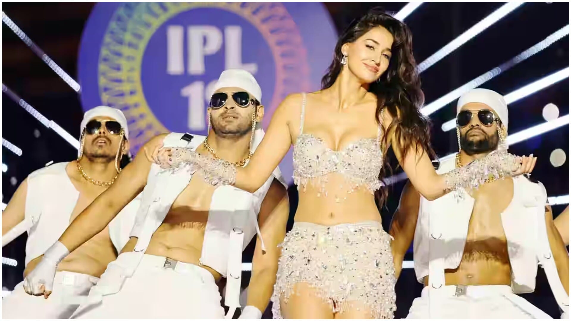 Disha Patani Ipl 2025 Opening Ceremony Dance Performance Photos Kkr Vs Rcb Eden Gardens - Amar ...