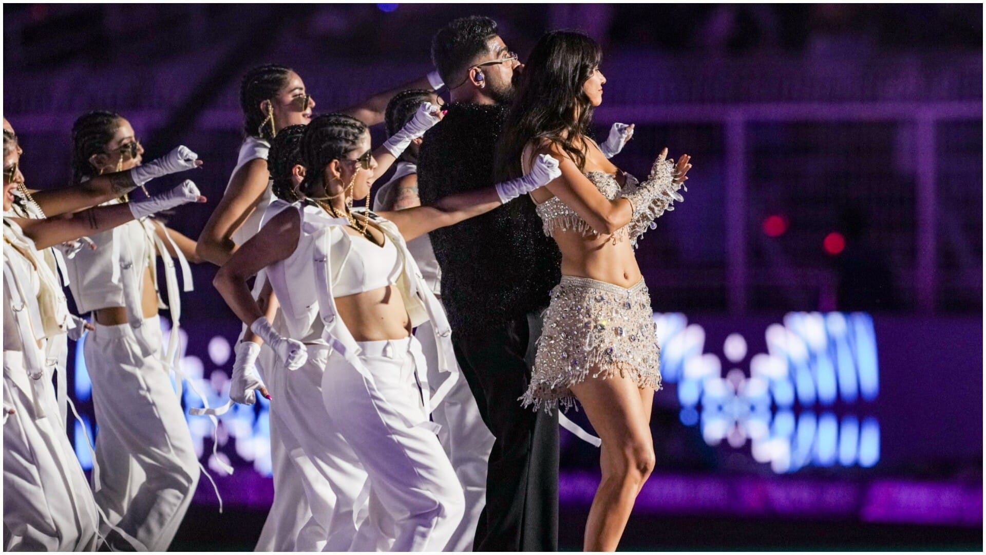 Disha Patani Ipl 2025 Opening Ceremony Dance Performance Photos Kkr Vs ...