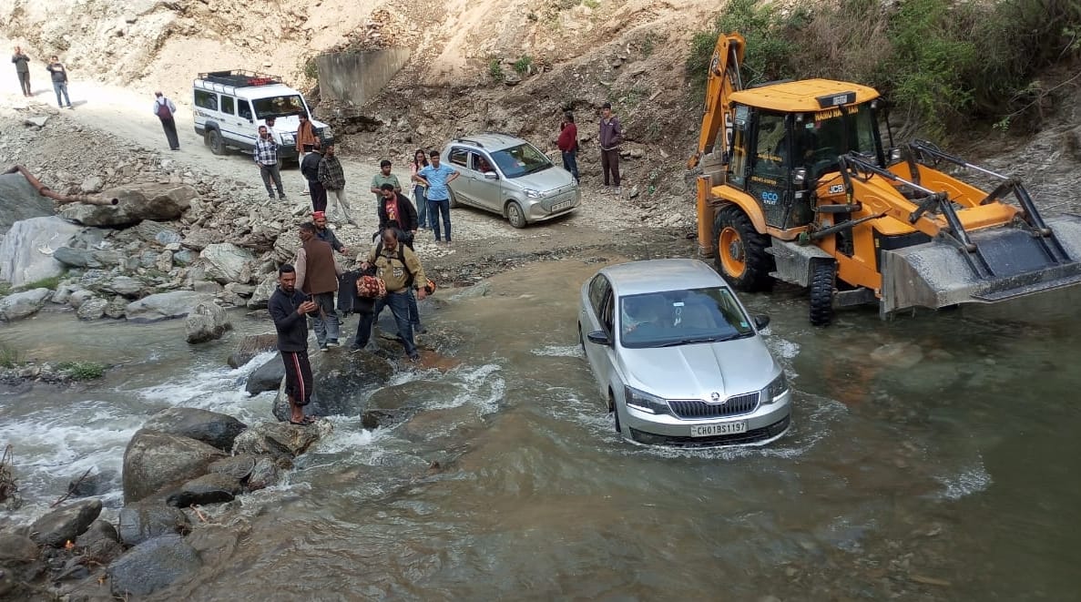 Himachal Pradesh:हिमाचल में कुल्लू-आनी हाईवे पर 52 साल पुराना पुल धवस्त ...