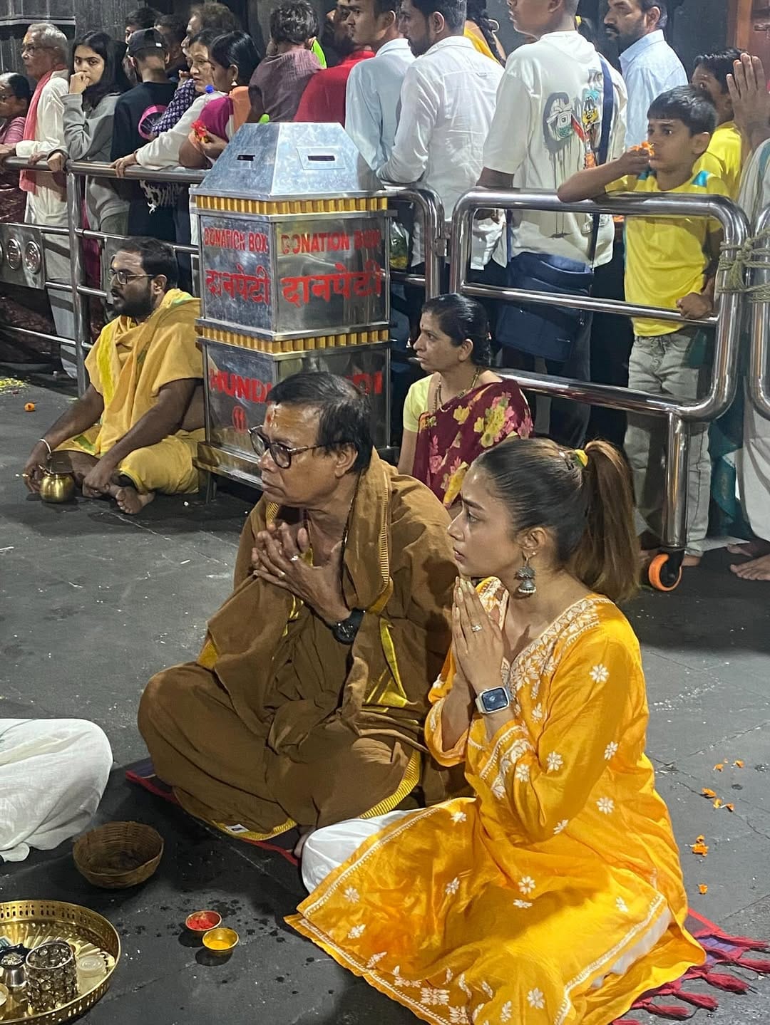 Tina Datta:पिता संग त्रयंबकेश्वर महादेव के दर्शन करने पहुंचीं टीवी ...
