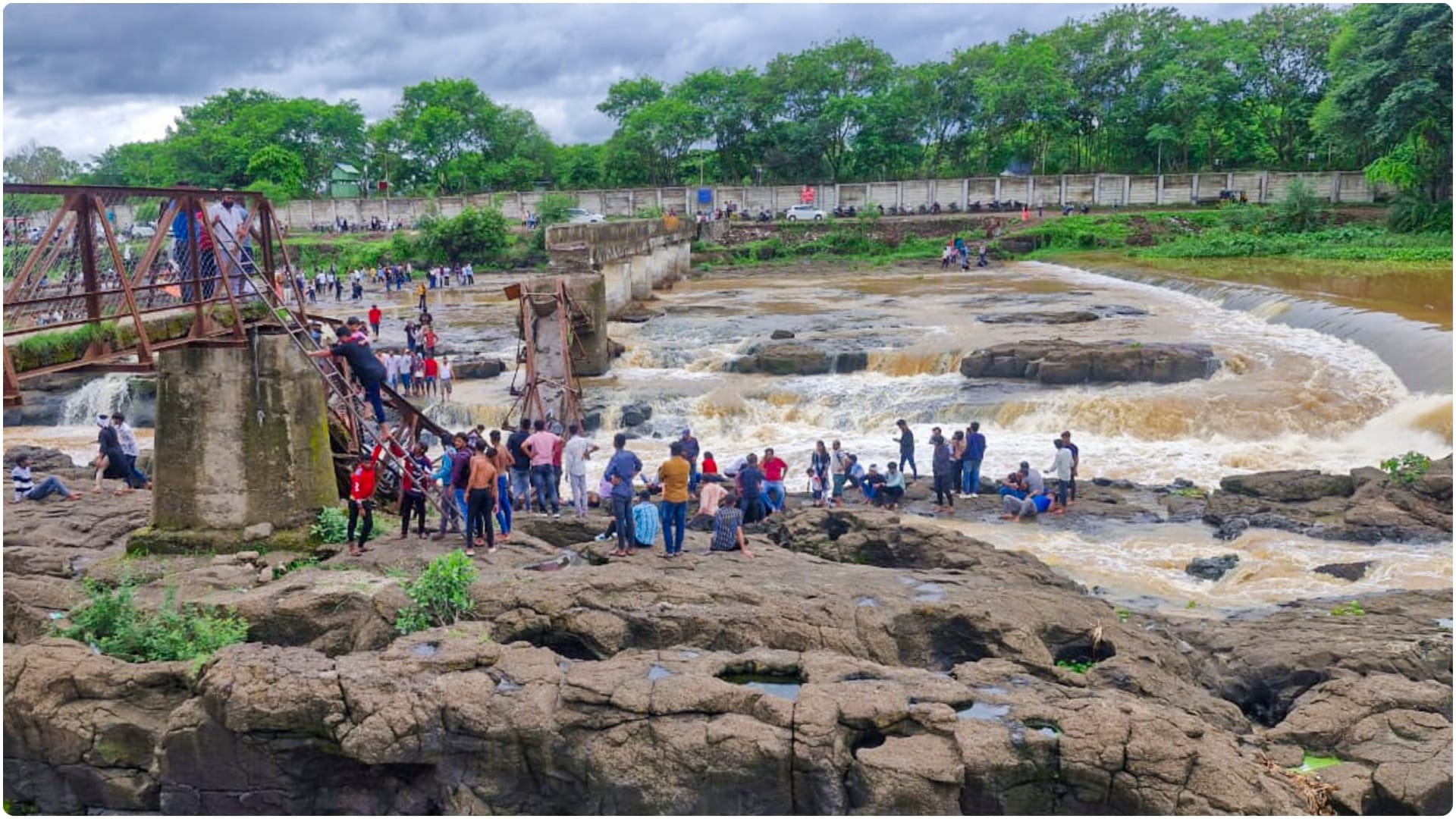 Pune Bridge Collapse News: Bridge Collapsed On The Indrayani River ...