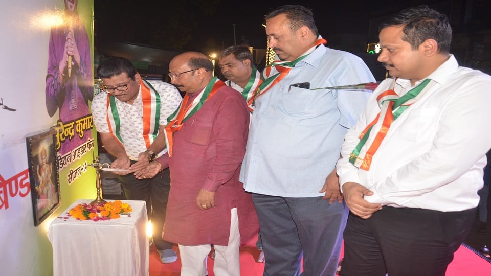 मां तुझे प्रणाम:इंडियन आइडल सुरेंद्र कुमार के रॉक बैंड शो में झूमा ...