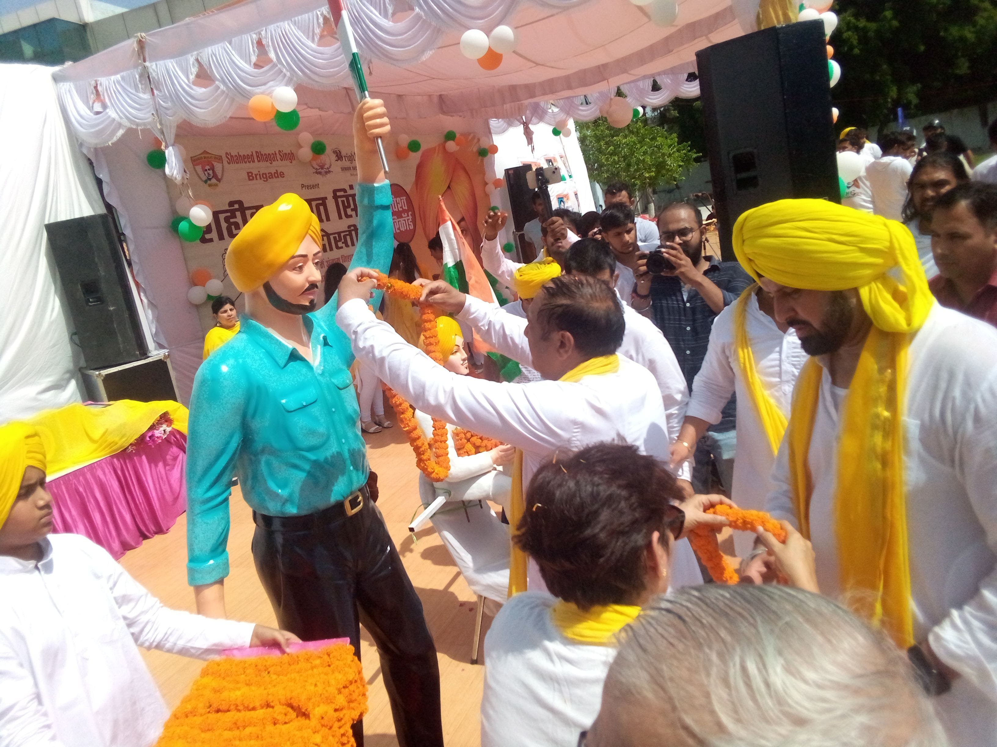 Tiranga Yatra Taken Out On Shaheed Bhagat Singh Jayanti, World Record Created By Painting With ...