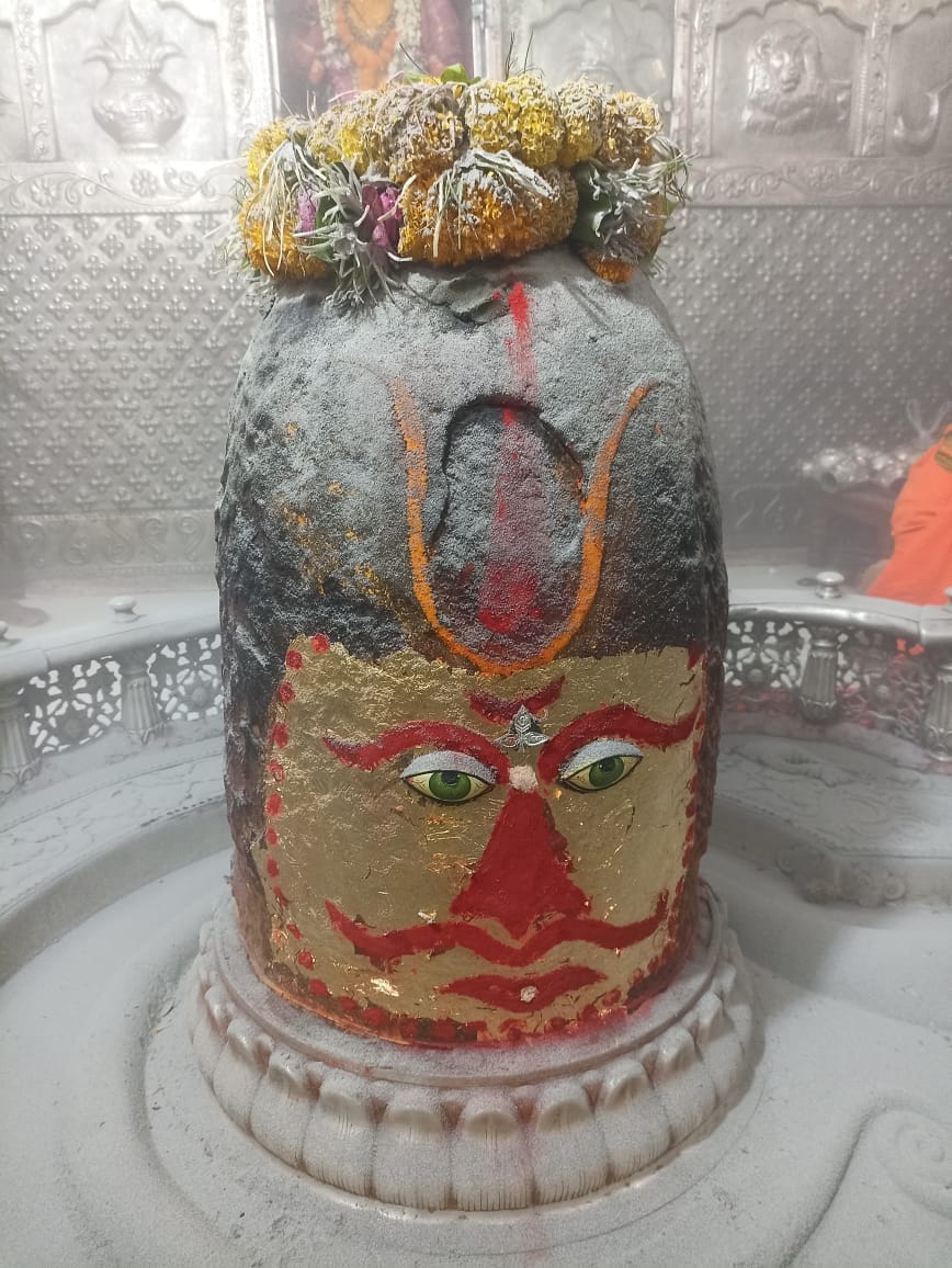 Ujjain News : Baba Mahakal Decorated With Rudraksha, Flowers And Mund ...