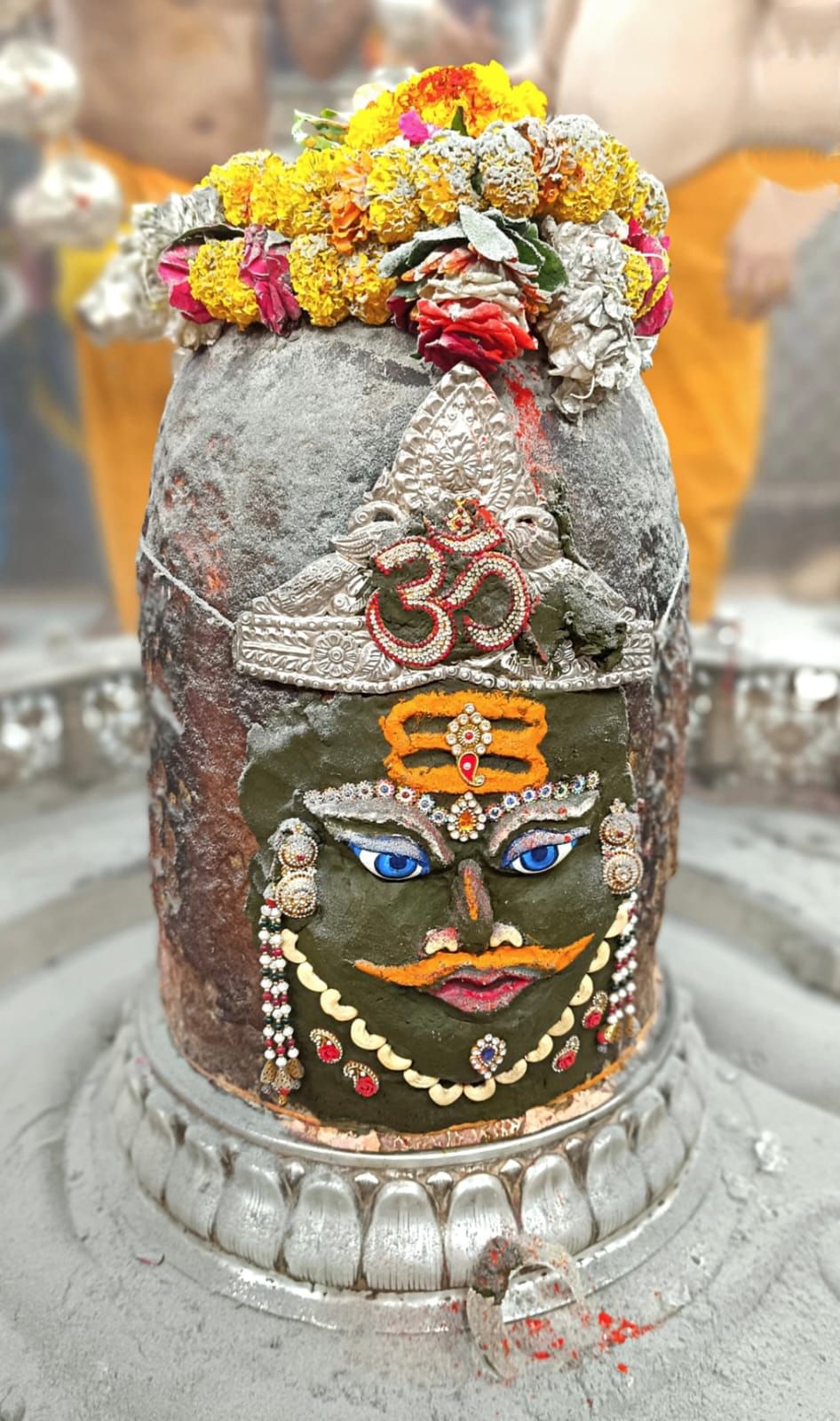 Bhasma Aarti... Baba Mahakal Decorated With Crown And Trikunda On His ...