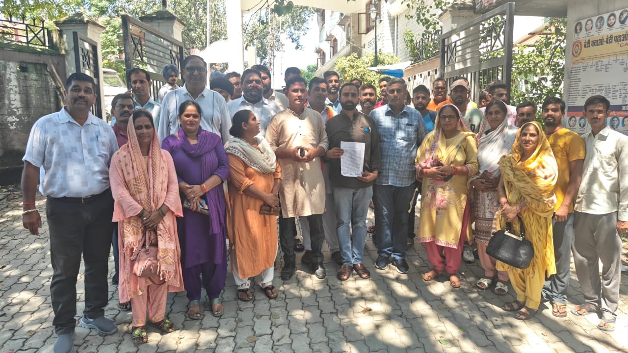 Bjp's Demonstration In Haroli Police Station On Registration Of Case ...