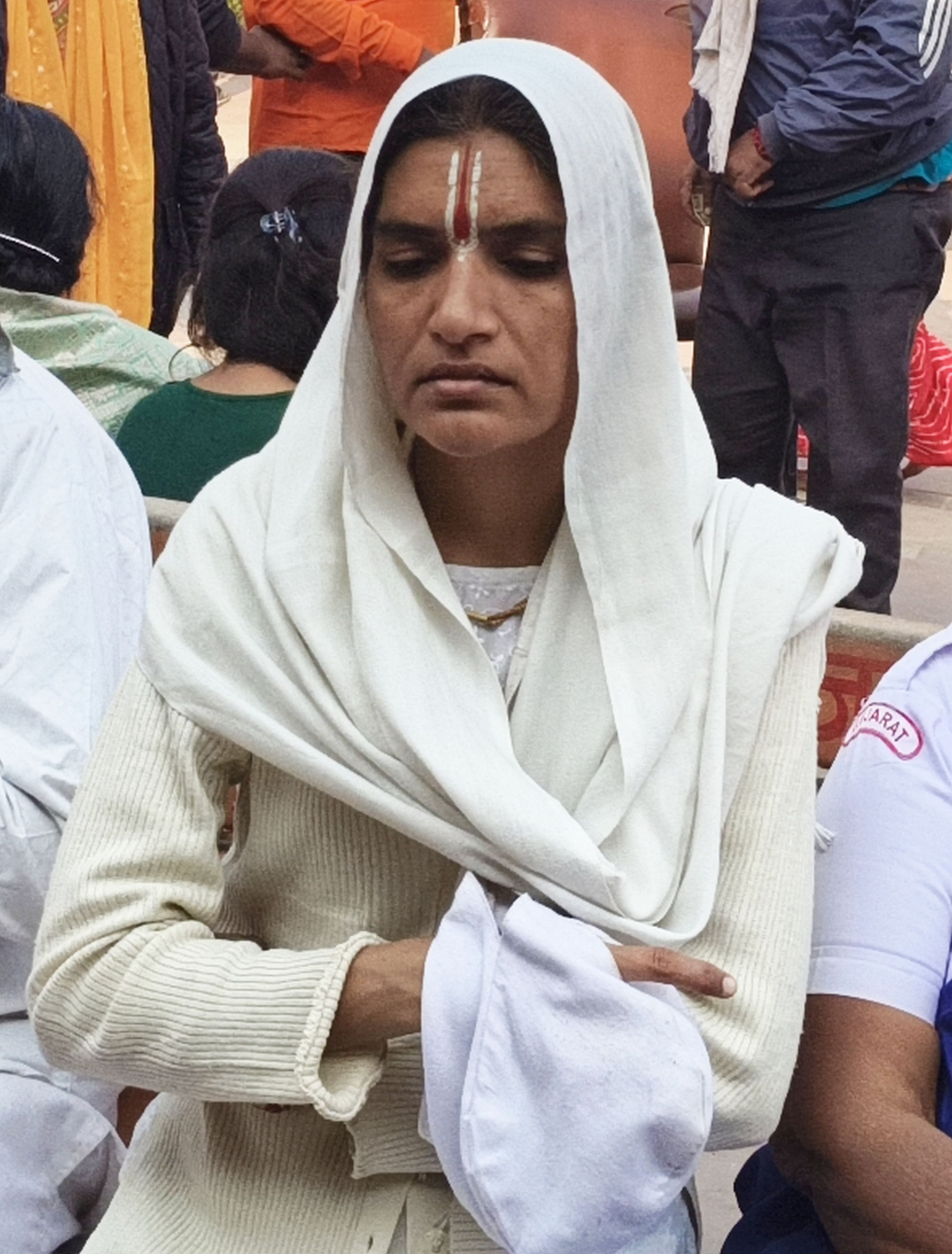 Two Lakh Devotees Gathered In The Desire To See The Peak - Ayodhya News ...