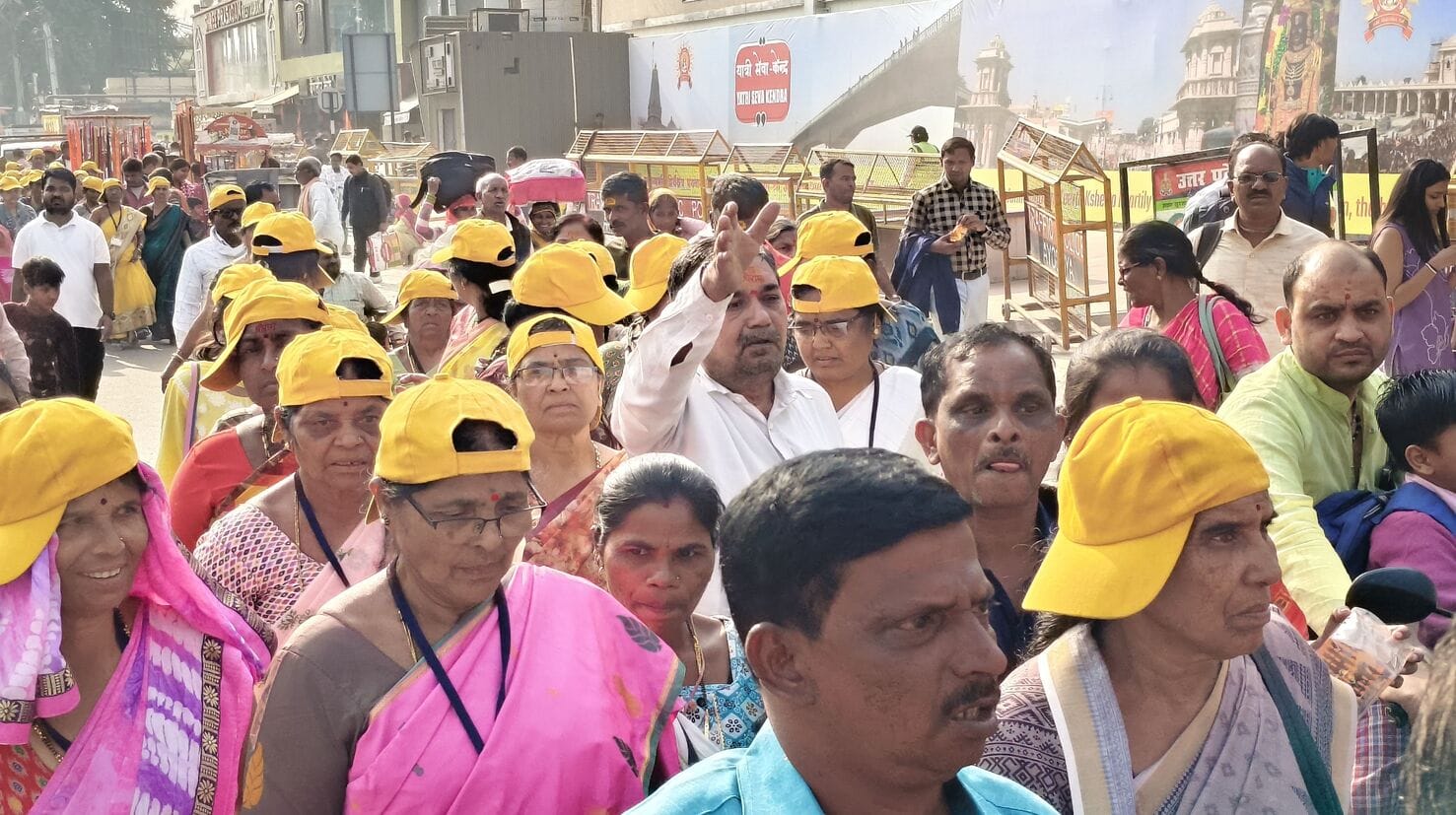 Two Lakh Devotees Gathered In The Desire To See The Peak - Ayodhya News ...