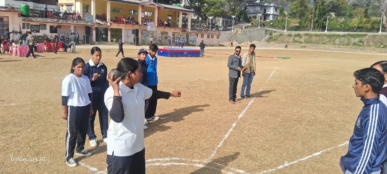 Ashish Tops Boys' 1500m Race - Mandi News - Mandi News:लड़कों की 1500 मीटर दौड़ में आशीष अव्वल