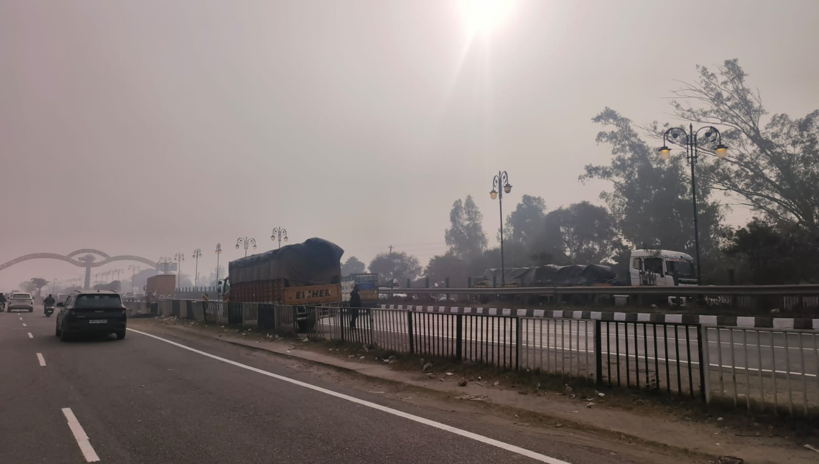 Hazardous Journey On Highways In Fog - Ambala News - Ambala News:धुंध ...