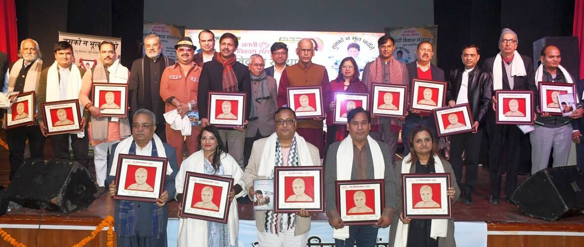 Personalities Honored With Raju Srivastava Memorial Award - Lucknow ...