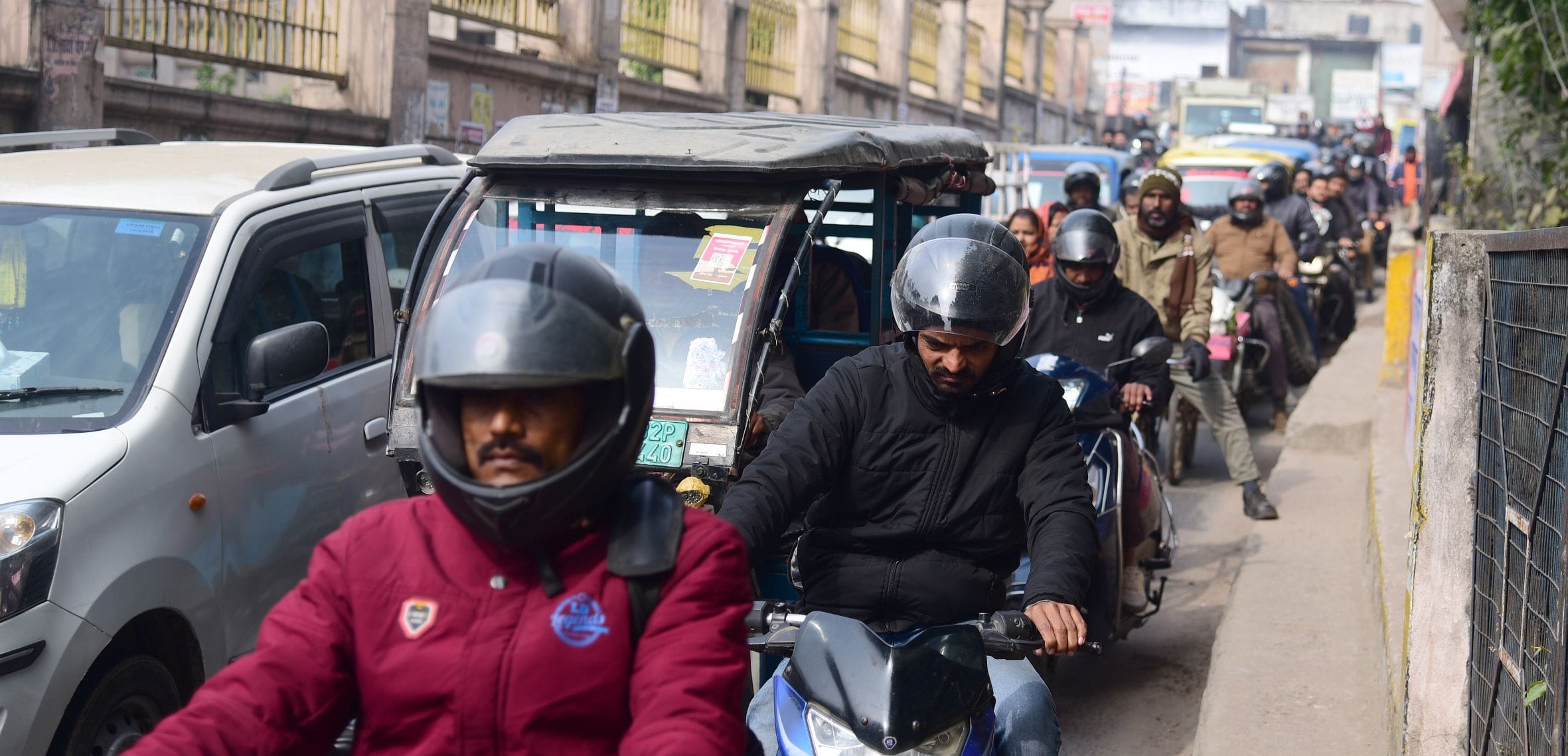 Due To Diversion, Traffic Pressure Increased On Pakri Bridge. - Lucknow ...