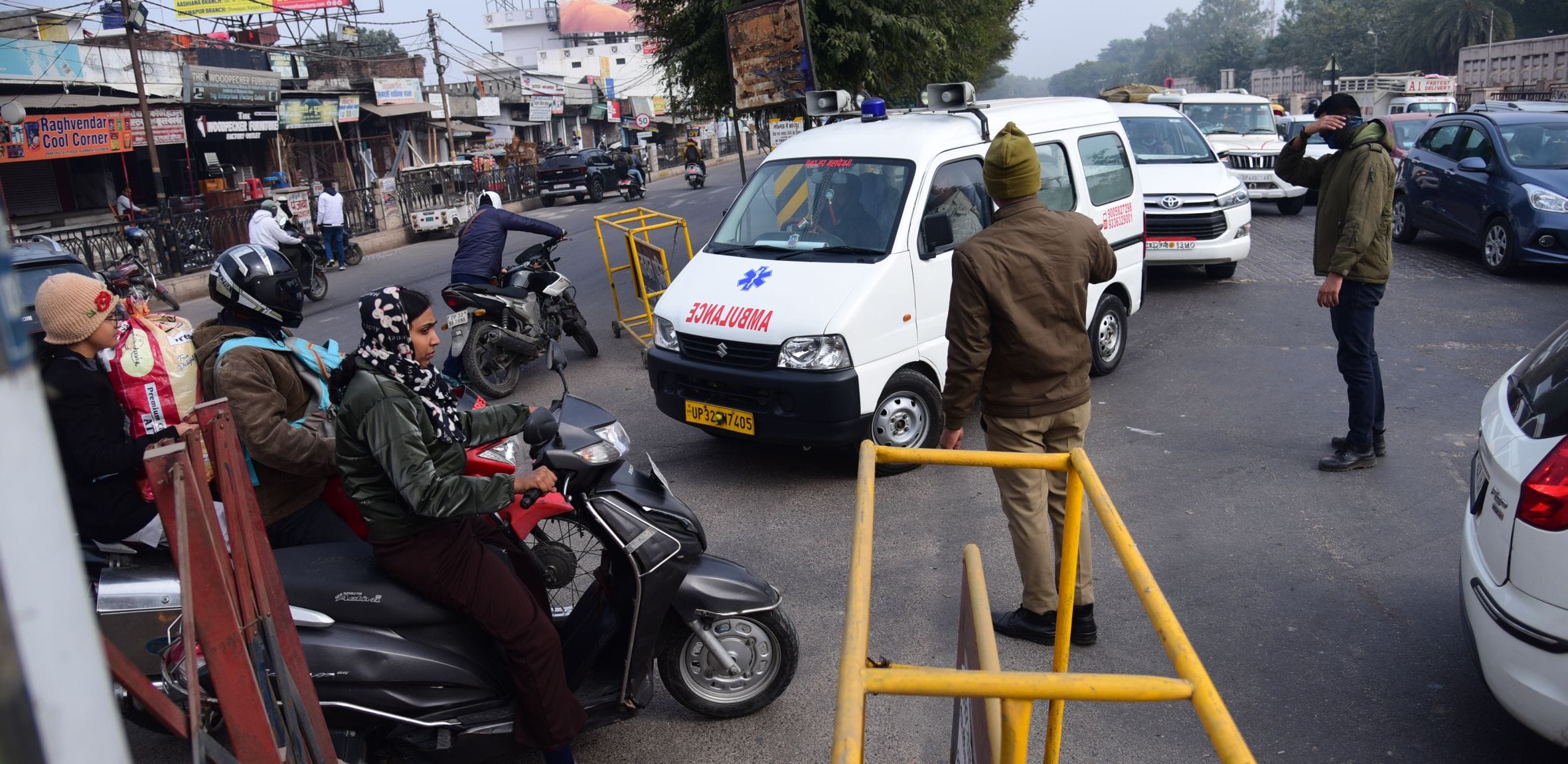 Due To Diversion, Traffic Pressure Increased On Pakri Bridge. - Lucknow ...