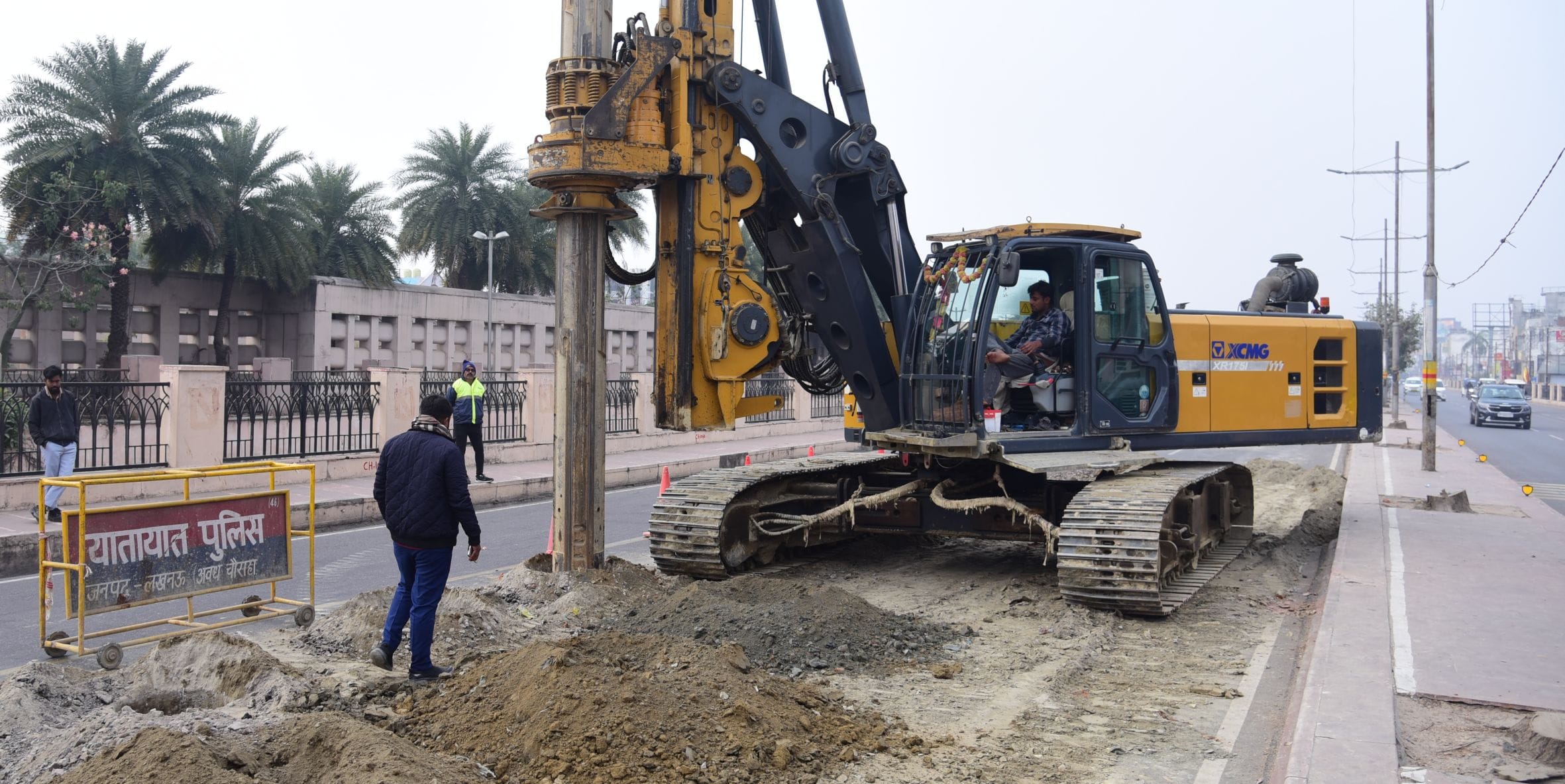 Due To Diversion, Traffic Pressure Increased On Pakri Bridge. - Lucknow ...