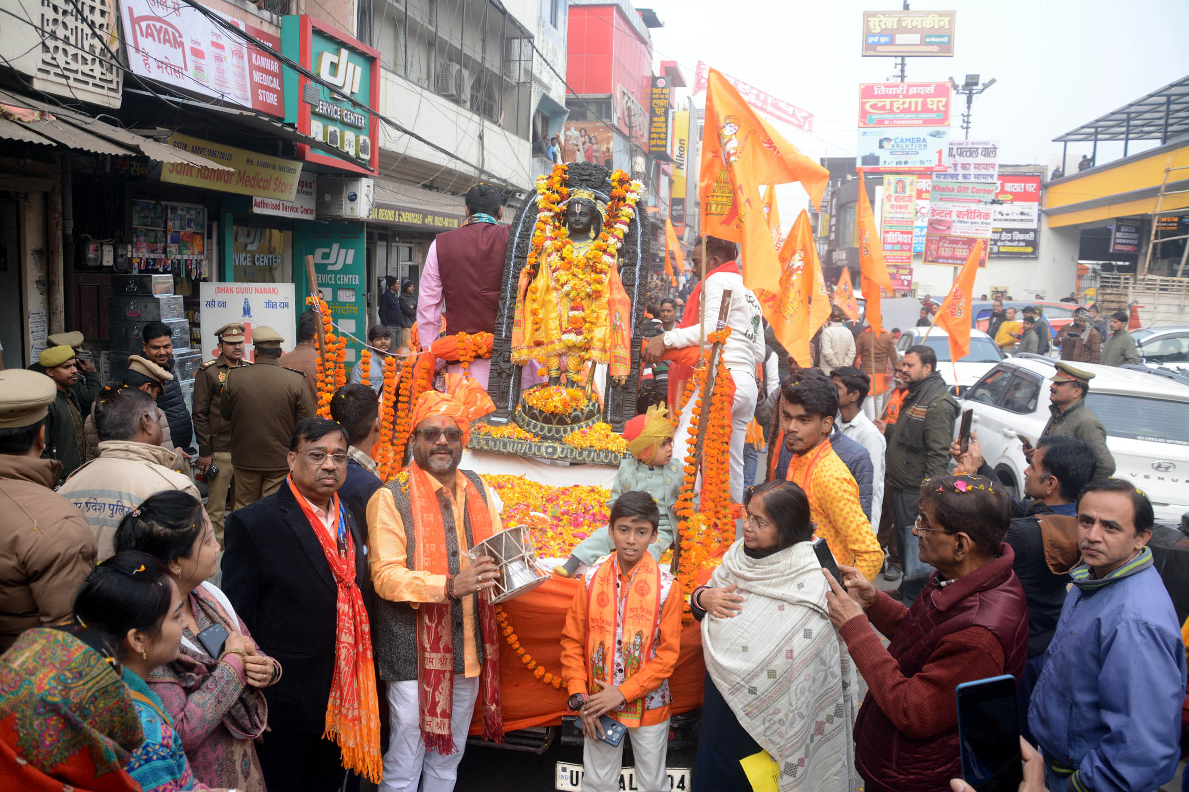 Jai Shri Ram Echoed In The Procession Amidst Shower Of Flowers ...