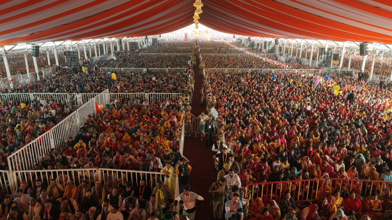 A True Guru Can Turn A Pauper Into A King: Dhirendra Shastri - Banda ...