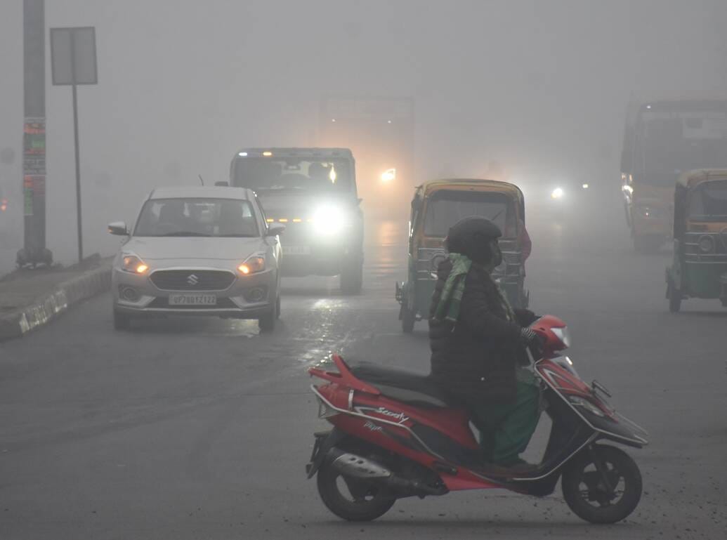 Dense Fog Surprised People, Chill Was Felt Even In The Sun - Lucknow ...