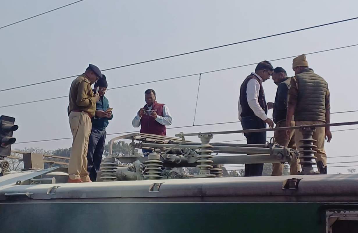 A Young Man Was Burnt Alive After Climbing On The Engine Of A Goods ...