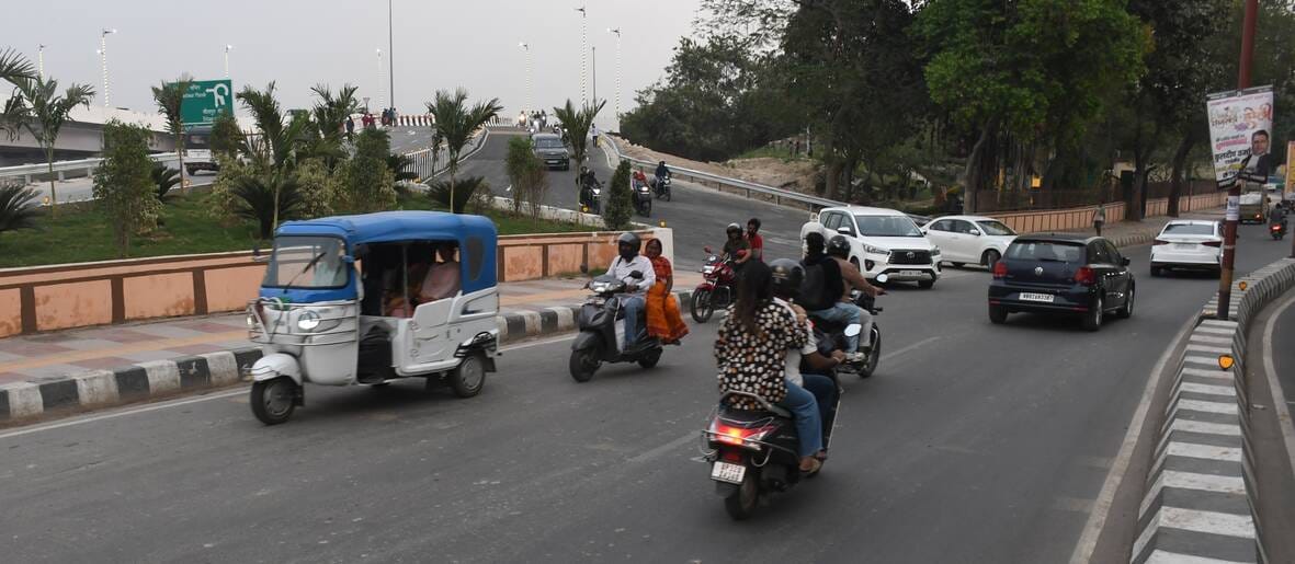 New Traffic Plan Implemented Near Hanuman Setu As Green Corridor Begins ...