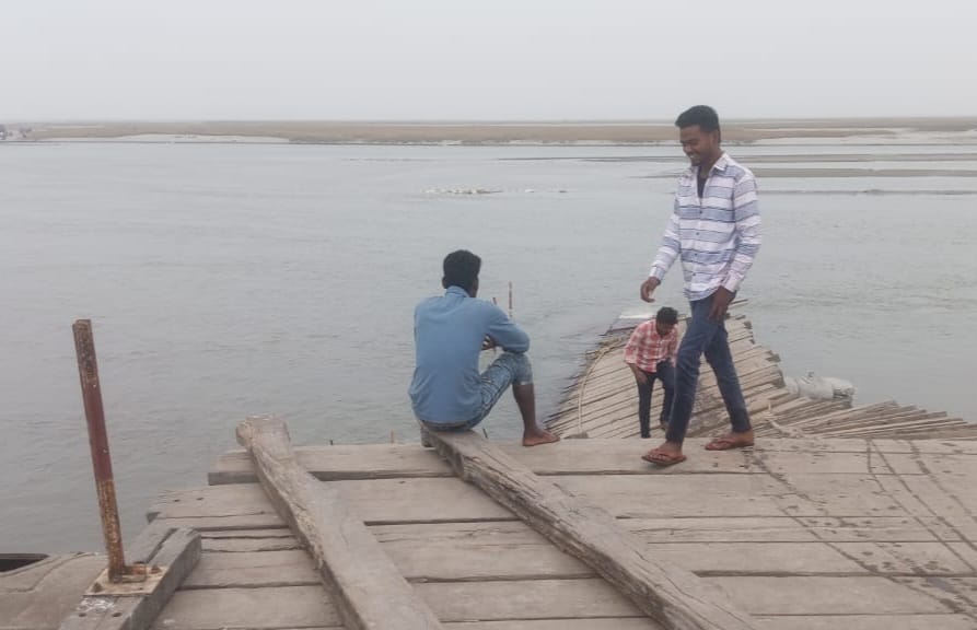 Traffic Stopped On The Pipa Bridge Of Bhaisaha Ghat For The Second Day ...