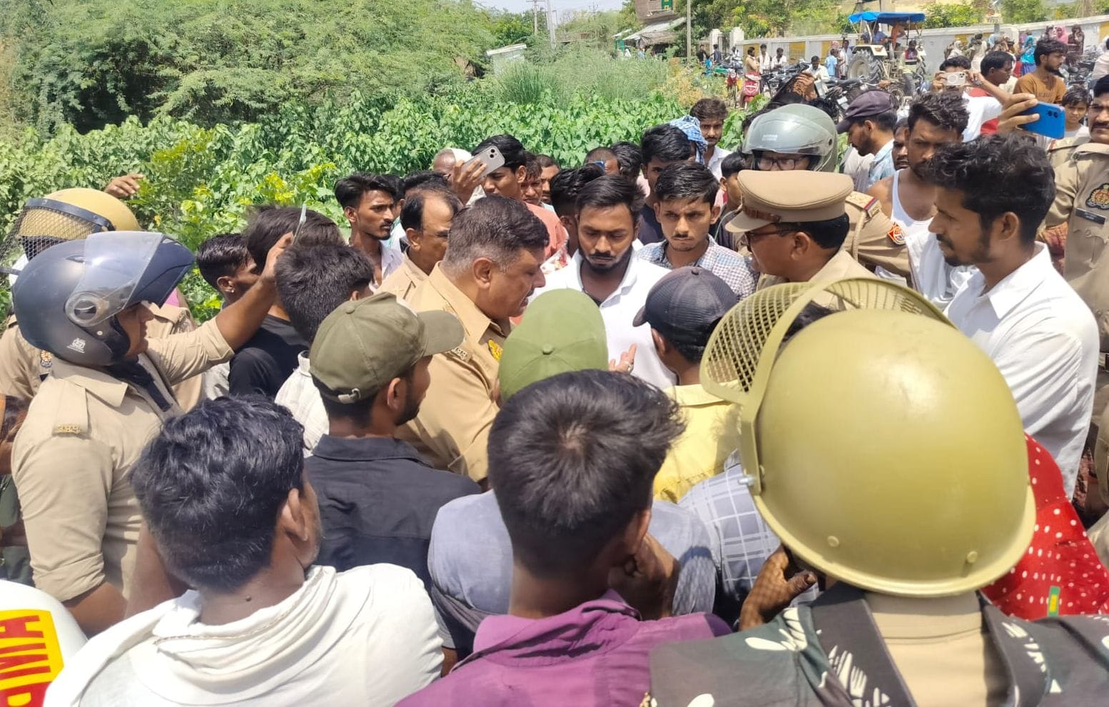 Unnao News - Unnao News - Unnao News:डंपर की टक्कर से जीजा-साली की मौत