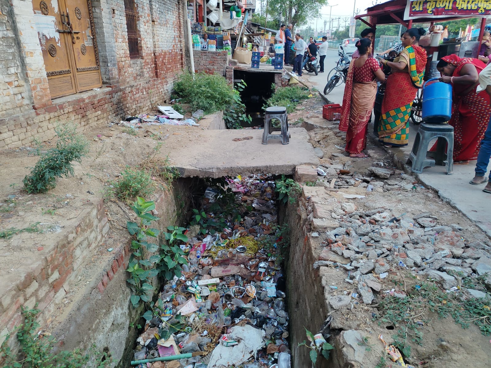 Jalaun: Jci Drain Forgotten; Silt Poses A Problem Where Cleaning Was ...