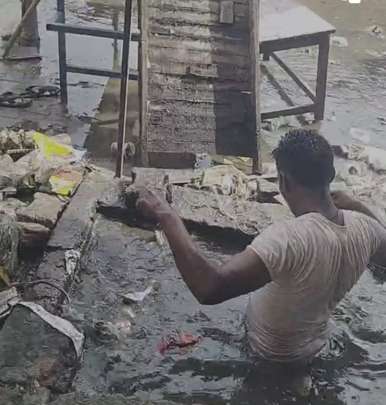 Drains Have Become Garbage Dumps, Dirty Water Is Flowing On The Roads ...