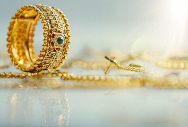 Here Are Some Advantages And Disadvantages Of Wearing Gold- My Jyotish Here Are Some Advantages And Disadvantages Of Wearing Gold- My Jyotish