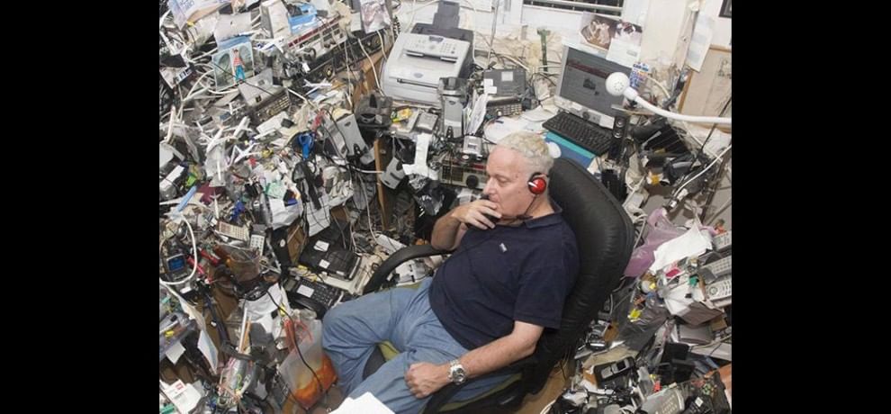 Weird Office Photos Goes Viral On Internet - अगर आपको अपने ऑफिस में काम ...